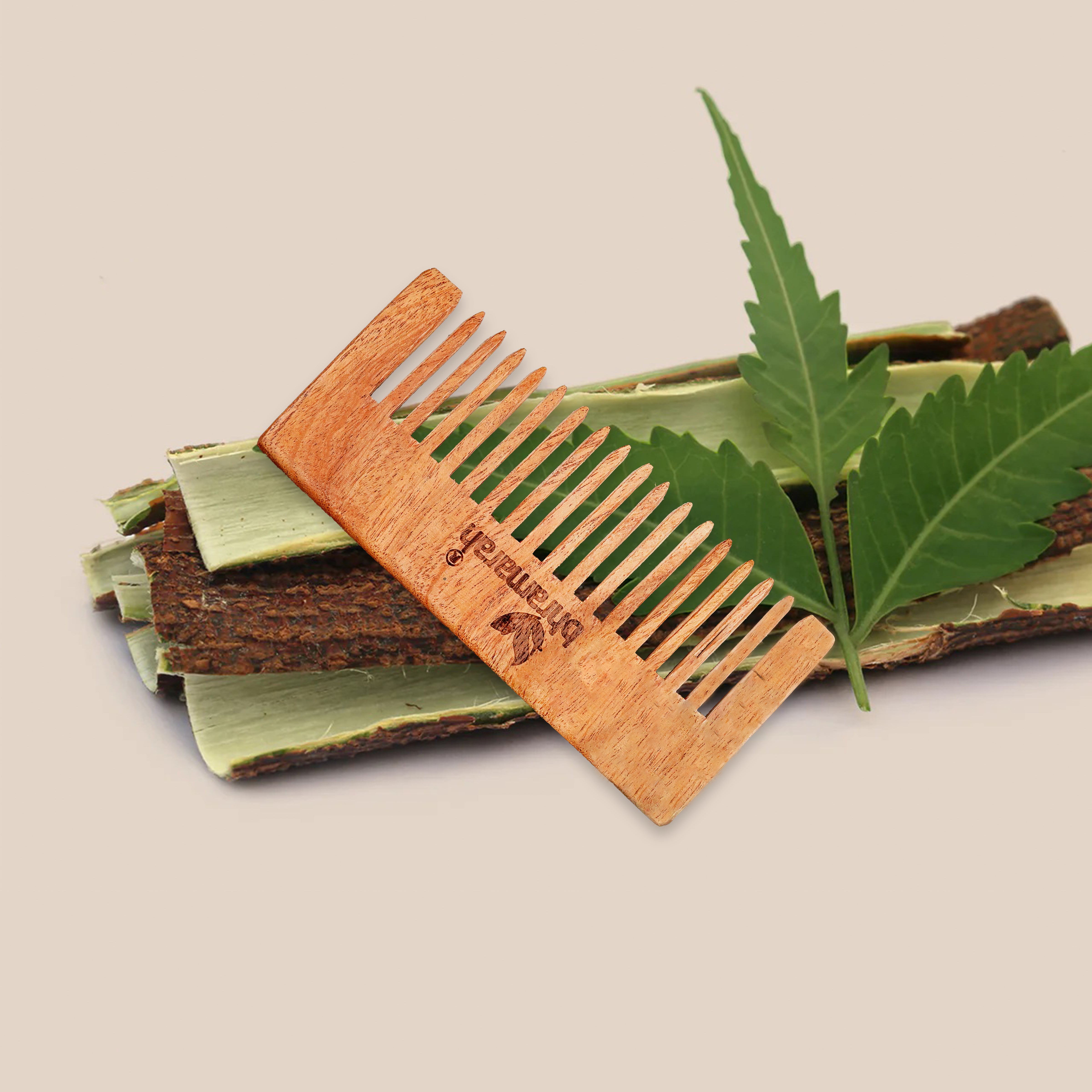 Neem wood mini comb – Bhramarah